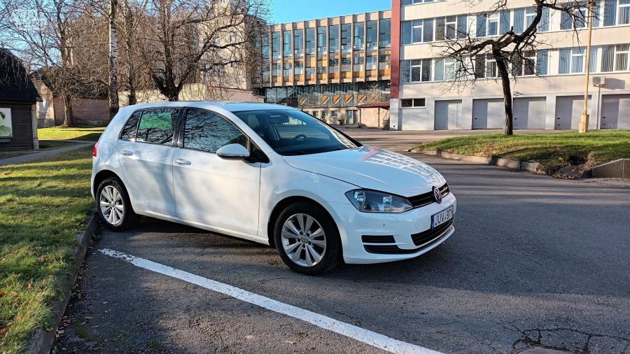 White Volkswagen Golf 2013 in Joniskis, with an engine capacity of 1.60 L and mileage of 261 thousand km for 4450 €, photo 12 on AUTOMOTO.COM.LV