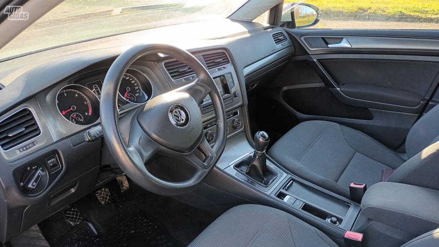 White Volkswagen Golf 2013 in Joniskis, with an engine capacity of 1.60 L and mileage of 261 thousand km for 4450 €, photo 13 on AUTOMOTO.COM.LV