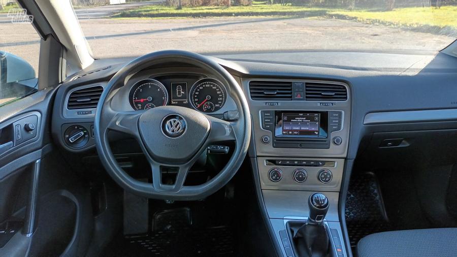 White Volkswagen Golf 2013 in Joniskis, with an engine capacity of 1.60 L and mileage of 261 thousand km for 4450 €, photo 14 on AUTOMOTO.COM.LV