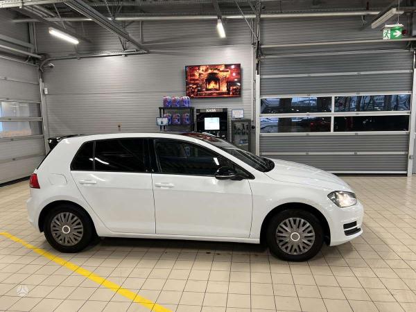White Volkswagen Golf 2013 in Vilnius, with an engine capacity of 1.39 L and mileage of 256 thousand km for 4999 €, photo 2 on AUTOMOTO.COM.LV
