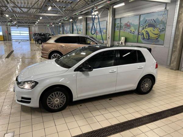 White Volkswagen Golf 2013 in Vilnius, with an engine capacity of 1.39 L and mileage of 256 thousand km for 4999 €, photo 4 on AUTOMOTO.COM.LV