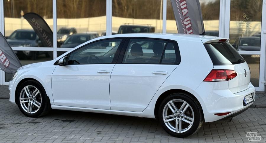 White Volkswagen Golf 2013 in Radviliskis, with an engine capacity of 1.60 L and mileage of 281 thousand km for 6750 €, photo 7 on AUTOMOTO.COM.LV