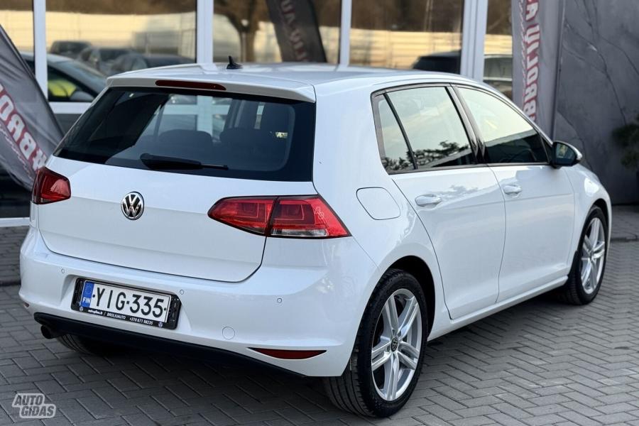 White Volkswagen Golf 2013 in Radviliskis, with an engine capacity of 1.60 L and mileage of 281 thousand km for 6750 €, photo 12 on AUTOMOTO.COM.LV
