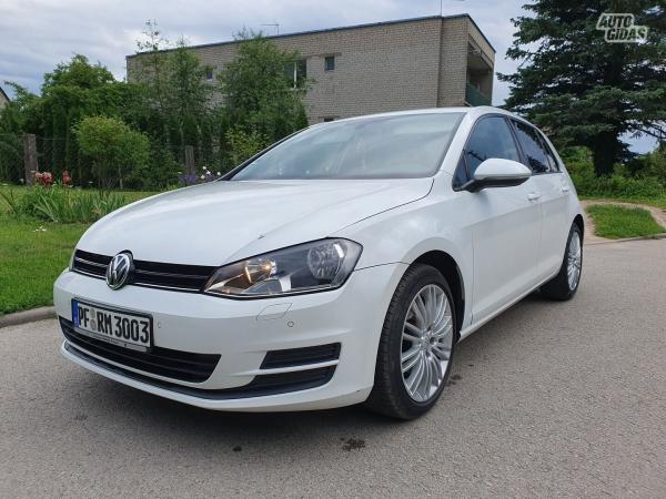 White Volkswagen Golf 2013 in Kaunas, with an engine capacity of 1.60 L and mileage of 300 thousand km for 5250 €, photo 1 on AUTOMOTO.COM.LV