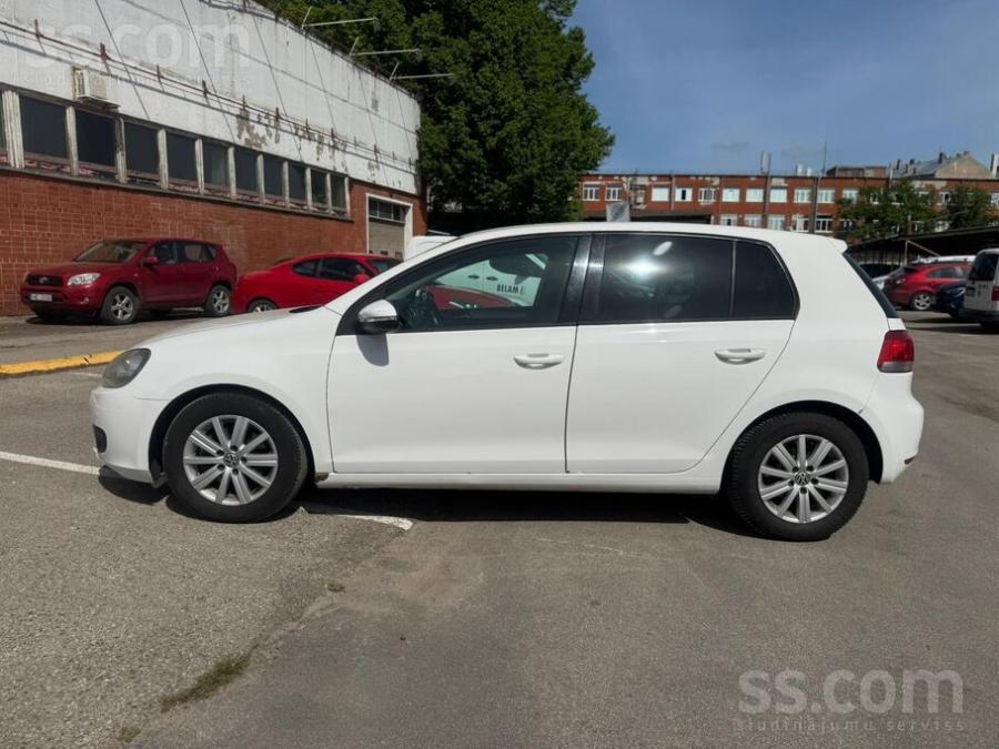 White Volkswagen Golf 2013 in Riga, with an engine capacity of 1.40 L and mileage of 208 thousand km for 2200 €, photo 5 on AUTOMOTO.COM.LV