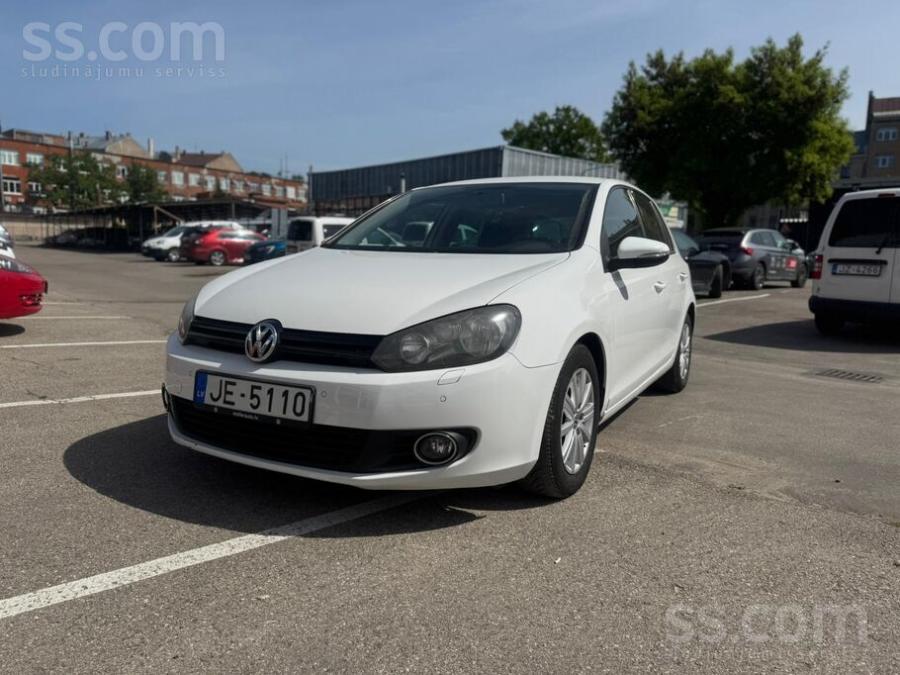 White Volkswagen Golf 2013 in Riga, with an engine capacity of 1.40 L and mileage of 208 thousand km for 2200 €, photo 6 on AUTOMOTO.COM.LV