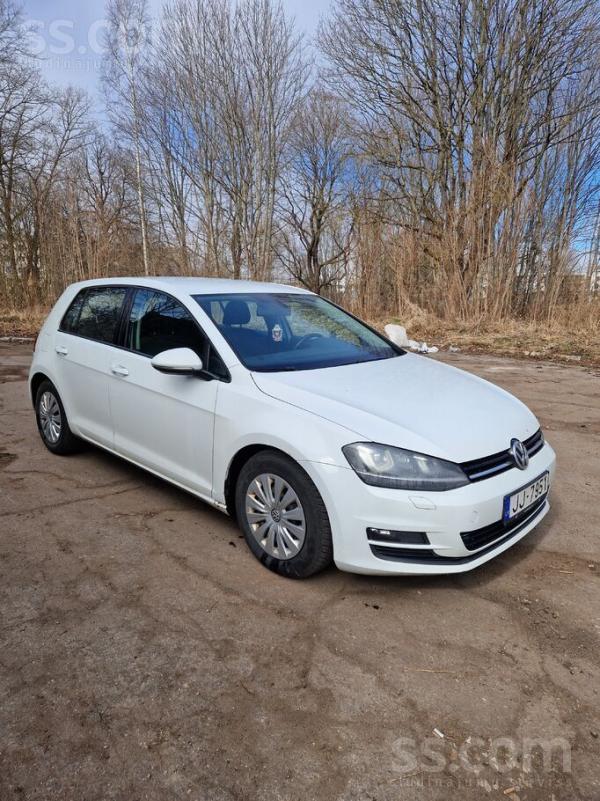 White Volkswagen Golf 2013 in Riga, with an engine capacity of 1.40 L and mileage of 282 thousand km for 4000 €, photo 2 on AUTOMOTO.COM.LV