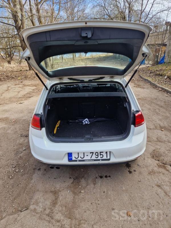 White Volkswagen Golf 2013 in Riga, with an engine capacity of 1.40 L and mileage of 282 thousand km for 4000 €, photo 4 on AUTOMOTO.COM.LV