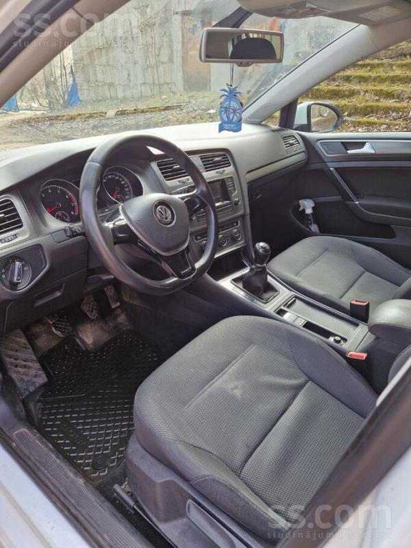 White Volkswagen Golf 2013 in Riga, with an engine capacity of 1.40 L and mileage of 282 thousand km for 4000 €, photo 9 on AUTOMOTO.COM.LV