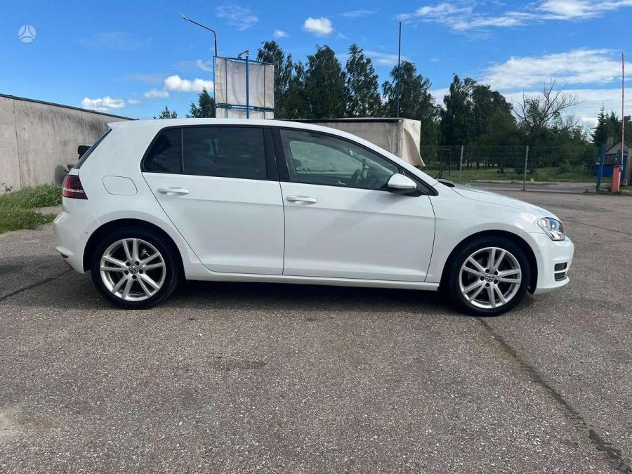 White Volkswagen Golf 2013 in Marijampole, with an engine capacity of 1.20 L and mileage of 191 thousand km for 5100 €, photo 4 on AUTOMOTO.COM.LV