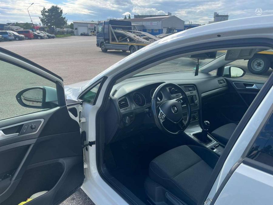 White Volkswagen Golf 2013 in Marijampole, with an engine capacity of 1.20 L and mileage of 191 thousand km for 5100 €, photo 6 on AUTOMOTO.COM.LV