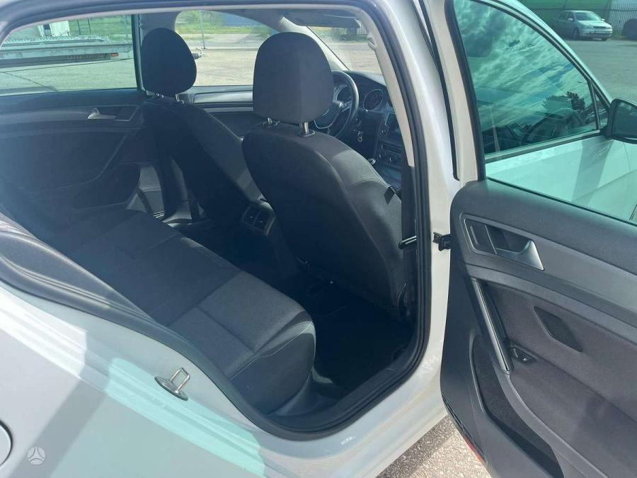 White Volkswagen Golf 2013 in Marijampole, with an engine capacity of 1.20 L and mileage of 191 thousand km for 5100 €, photo 10 on AUTOMOTO.COM.LV
