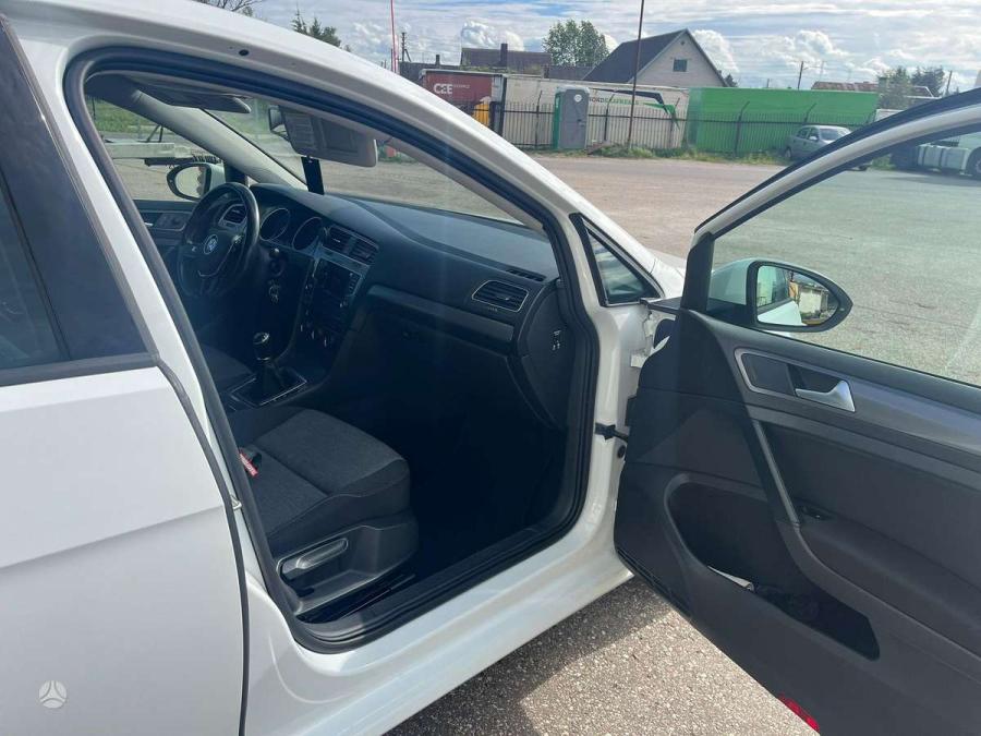 White Volkswagen Golf 2013 in Marijampole, with an engine capacity of 1.20 L and mileage of 191 thousand km for 5100 €, photo 11 on AUTOMOTO.COM.LV