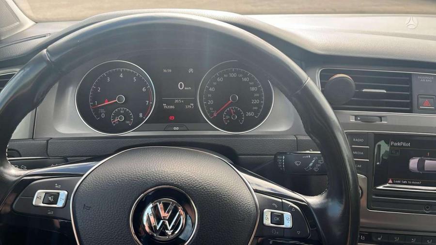 White Volkswagen Golf 2013 in Marijampole, with an engine capacity of 1.20 L and mileage of 191 thousand km for 5100 €, photo 12 on AUTOMOTO.COM.LV