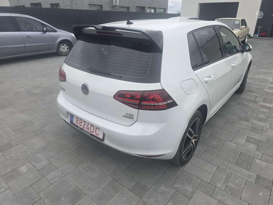 White Volkswagen Golf 2013 in Kaunas, with an engine capacity of 1.40 L and mileage of 270 thousand km for 5100 €, photo 1 on AUTOMOTO.COM.LV