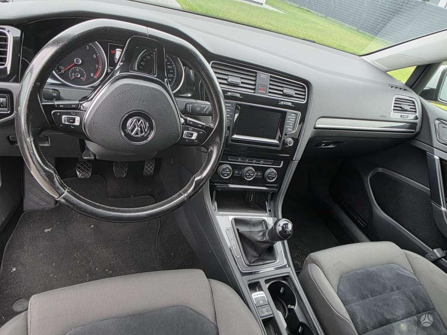 White Volkswagen Golf 2013 in Kaunas, with an engine capacity of 1.40 L and mileage of 270 thousand km for 5100 €, photo 8 on AUTOMOTO.COM.LV