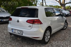 White Volkswagen Golf 2013 in Kuldiga, with an engine capacity of 1.60 L and mileage of 0 thousand km for 7490 €, photo 3 on AUTOMOTO.COM.LV