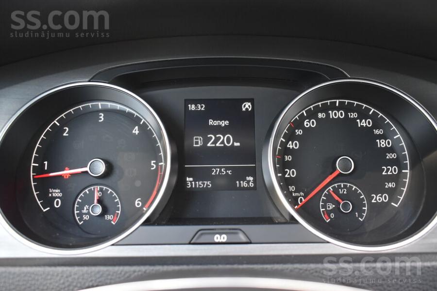 White Volkswagen Golf 2013 in Kuldiga, with an engine capacity of 1.60 L and mileage of 0 thousand km for 7490 €, photo 13 on AUTOMOTO.COM.LV