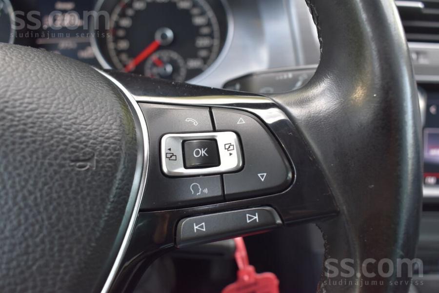 White Volkswagen Golf 2013 in Kuldiga, with an engine capacity of 1.60 L and mileage of 0 thousand km for 7490 €, photo 15 on AUTOMOTO.COM.LV