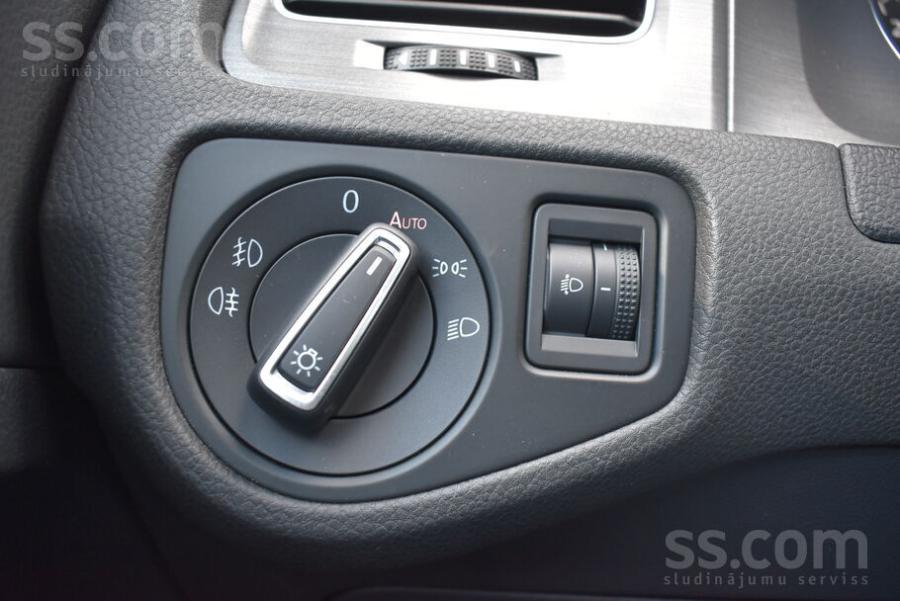 White Volkswagen Golf 2013 in Kuldiga, with an engine capacity of 1.60 L and mileage of 0 thousand km for 7490 €, photo 17 on AUTOMOTO.COM.LV