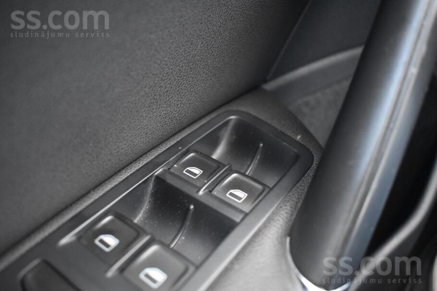 White Volkswagen Golf 2013 in Kuldiga, with an engine capacity of 1.60 L and mileage of 0 thousand km for 7490 €, photo 19 on AUTOMOTO.COM.LV