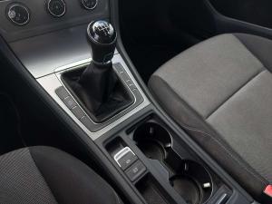 Balts Volkswagen Golf 2013 Kauņa, ar dzinēja tilpumu 1.20 L un nobraukumu 257 tūkst. km par 5999 €, foto 15 vietnē AUTOMOTO.COM.LV