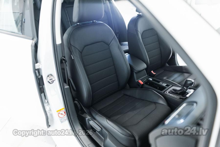 White Volkswagen Golf 2013 in Tallinn, with an engine capacity of 1.40 L and mileage of 132 thousand km for 7990 €, photo 17 on AUTOMOTO.COM.LV