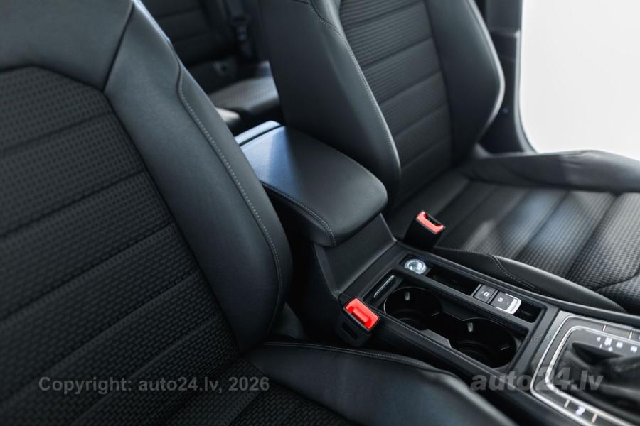 White Volkswagen Golf 2013 in Tallinn, with an engine capacity of 1.40 L and mileage of 132 thousand km for 7990 €, photo 21 on AUTOMOTO.COM.LV