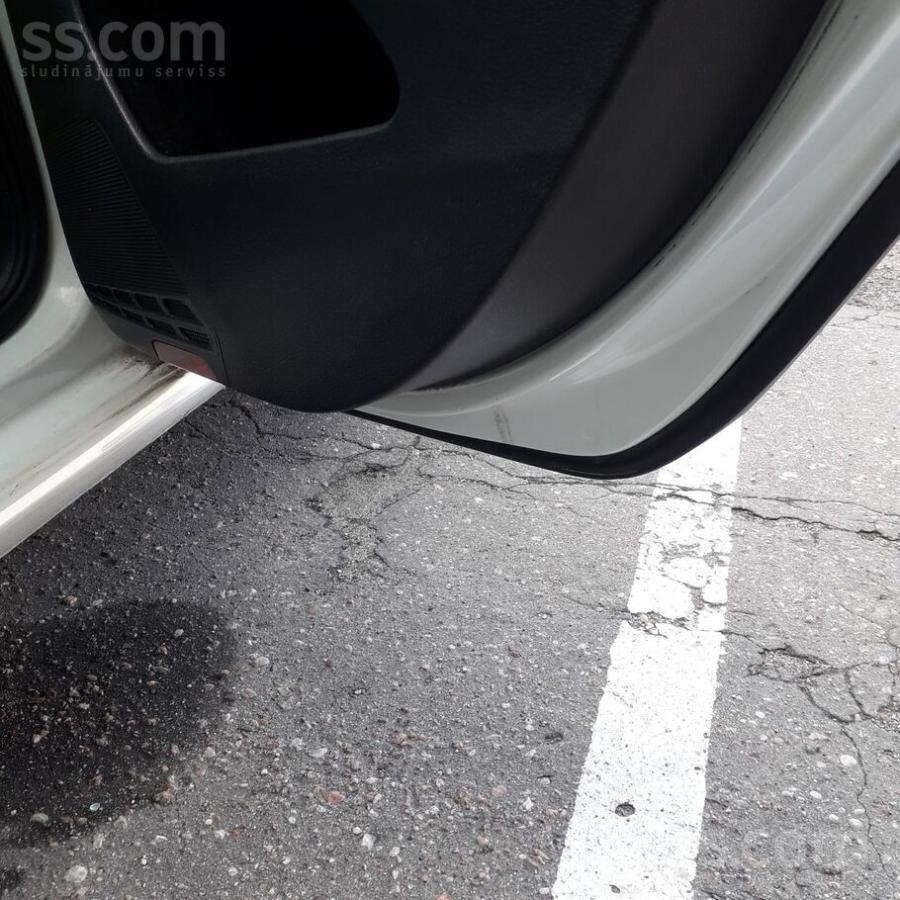 Balts Volkswagen Golf 2013 Rīga, ar dzinēja tilpumu 1.40 L un nobraukumu 264 tūkst. km par 7200 €, foto 14 vietnē AUTOMOTO.COM.LV