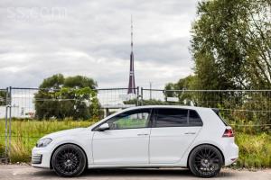 White Volkswagen Golf 2013 in Riga, with an engine capacity of 2.00 L and mileage of 245 thousand km for 10990 €, photo 5 on AUTOMOTO.COM.LV