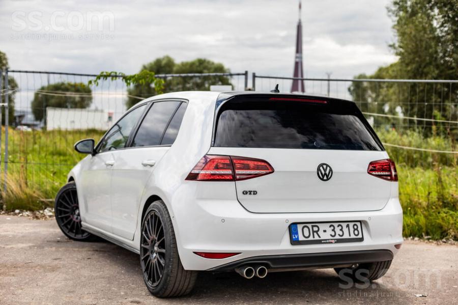 White Volkswagen Golf 2013 in Riga, with an engine capacity of 2.00 L and mileage of 245 thousand km for 10990 €, photo 7 on AUTOMOTO.COM.LV