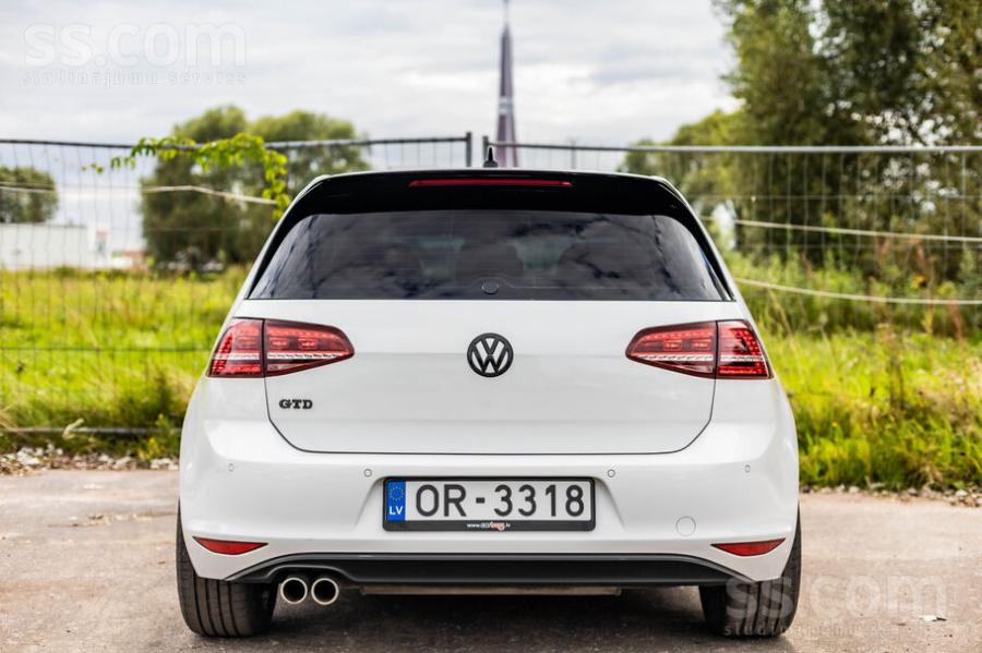 White Volkswagen Golf 2013 in Riga, with an engine capacity of 2.00 L and mileage of 245 thousand km for 10990 €, photo 9 on AUTOMOTO.COM.LV