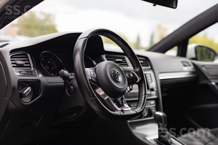White Volkswagen Golf 2013 in Riga, with an engine capacity of 2.00 L and mileage of 245 thousand km for 10990 €, photo 13 on AUTOMOTO.COM.LV