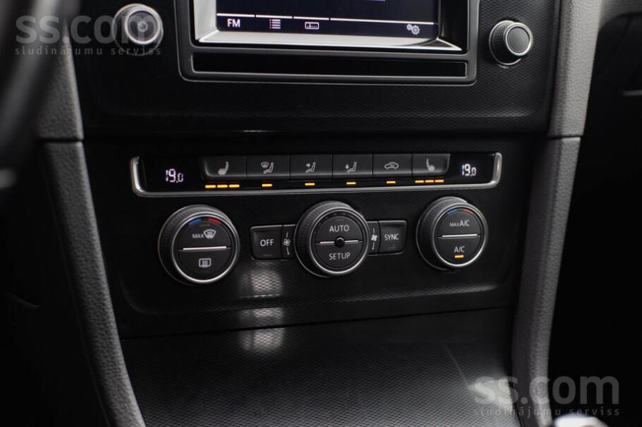 White Volkswagen Golf 2013 in Riga, with an engine capacity of 2.00 L and mileage of 245 thousand km for 10990 €, photo 24 on AUTOMOTO.COM.LV