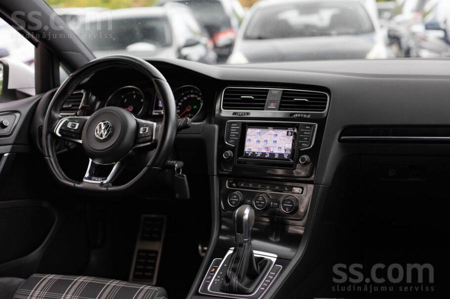 White Volkswagen Golf 2013 in Riga, with an engine capacity of 2.00 L and mileage of 245 thousand km for 10990 €, photo 26 on AUTOMOTO.COM.LV