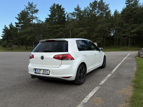 Volkswagen Golf 2013 in Tallinn on AUTOMOTO.COM.LV White Volkswagen Golf 2013 in Tallinn, with an engine capacity of 2.00 L and mileage of 227 thousand km for 6900 €, photo 9 on AUTOMOTO.COM.LV