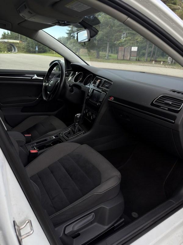 Volkswagen Golf 2013 in Tallinn on AUTOMOTO.COM.LV White Volkswagen Golf 2013 in Tallinn, with an engine capacity of 2.00 L and mileage of 227 thousand km for 6900 €, photo 11 on AUTOMOTO.COM.LV