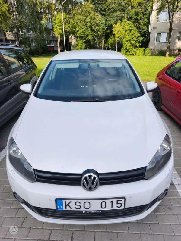 Balts Volkswagen Golf 2013 Kauņa, ar dzinēja tilpumu 1.40 L un nobraukumu 124 tūkst. km par 2950 €, foto 1 vietnē AUTOMOTO.COM.LV