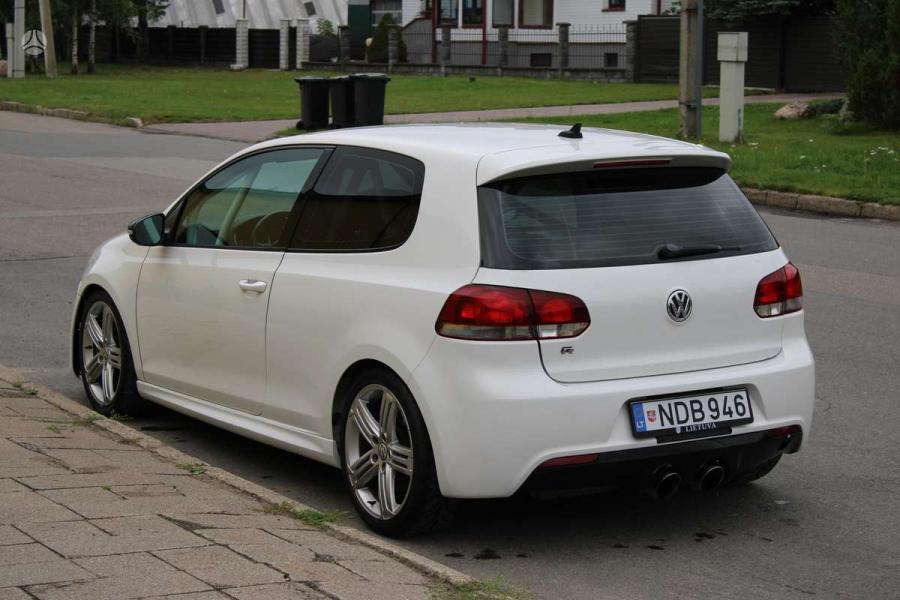 White Volkswagen Golf 2013 in Vilnius, with an engine capacity of 1.98 L and mileage of 159 thousand km for 16900 €, photo 5 on AUTOMOTO.COM.LV