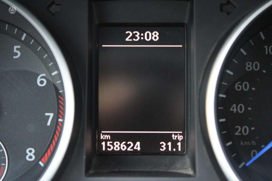 White Volkswagen Golf 2013 in Vilnius, with an engine capacity of 1.98 L and mileage of 159 thousand km for 16900 €, photo 9 on AUTOMOTO.COM.LV