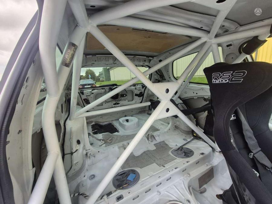 White Volkswagen Golf 2013 in Vilnius, with an engine capacity of 1.98 L and mileage of 159 thousand km for 16900 €, photo 13 on AUTOMOTO.COM.LV
