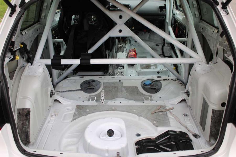 White Volkswagen Golf 2013 in Vilnius, with an engine capacity of 1.98 L and mileage of 159 thousand km for 16900 €, photo 14 on AUTOMOTO.COM.LV