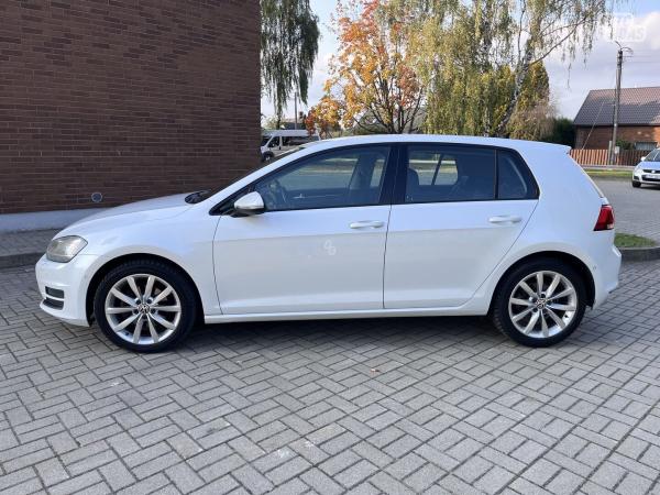 White Volkswagen Golf 2013 in Kaunas, with an engine capacity of 2.00 L and mileage of 232 thousand km for 7300 €, photo 5 on AUTOMOTO.COM.LV
