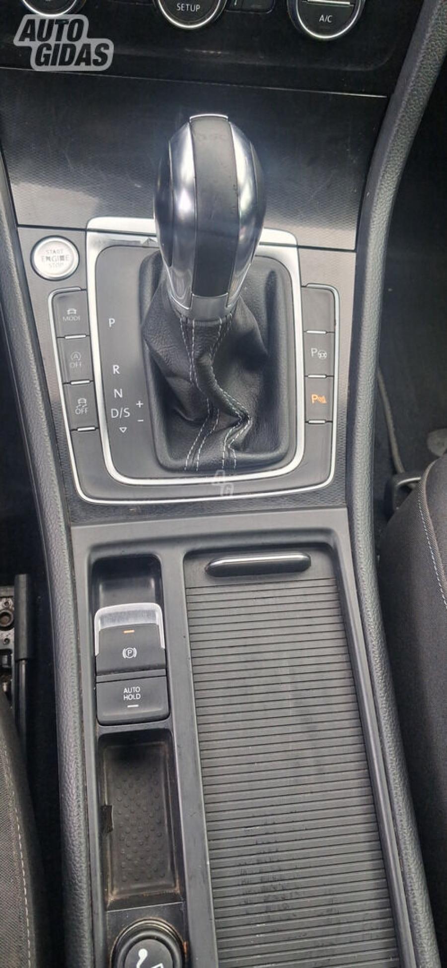 White Volkswagen Golf 2013 in Pasvalys, with an engine capacity of 2.00 L and mileage of 285 thousand km for 8900 €, photo 5 on AUTOMOTO.COM.LV