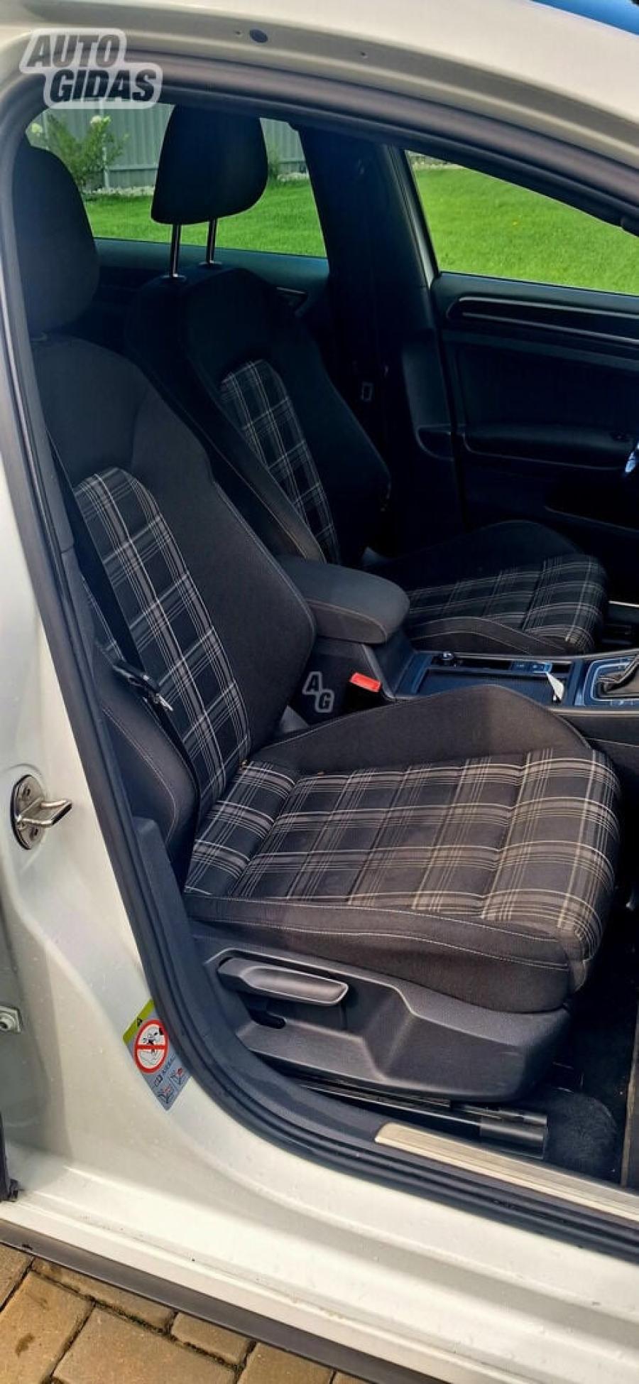 White Volkswagen Golf 2013 in Pasvalys, with an engine capacity of 2.00 L and mileage of 285 thousand km for 8900 €, photo 12 on AUTOMOTO.COM.LV
