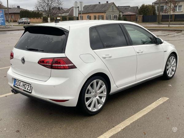 White Volkswagen Golf 2014 in Taurage, with an engine capacity of 1.97 L and mileage of 236 thousand km for 10999 €, photo 5 on AUTOMOTO.COM.LV