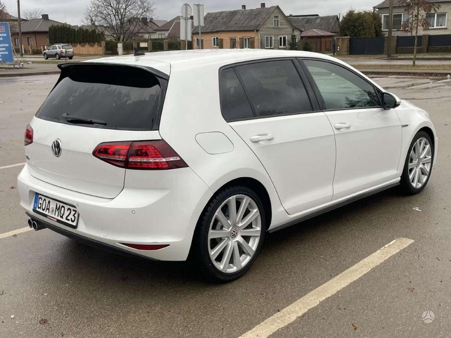 White Volkswagen Golf 2014 in Taurage, with an engine capacity of 1.97 L and mileage of 236 thousand km for 10999 €, photo 5 on AUTOMOTO.COM.LV