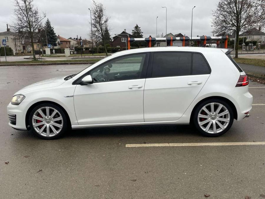 White Volkswagen Golf 2014 in Taurage, with an engine capacity of 1.97 L and mileage of 236 thousand km for 10999 €, photo 7 on AUTOMOTO.COM.LV