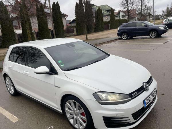 White Volkswagen Golf 2014 in Taurage, with an engine capacity of 1.97 L and mileage of 236 thousand km for 10999 €, photo 8 on AUTOMOTO.COM.LV