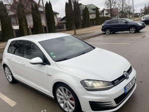 White Volkswagen Golf 2014 in Taurage, with an engine capacity of 1.97 L and mileage of 236 thousand km for 10999 €, photo 8 on AUTOMOTO.COM.LV